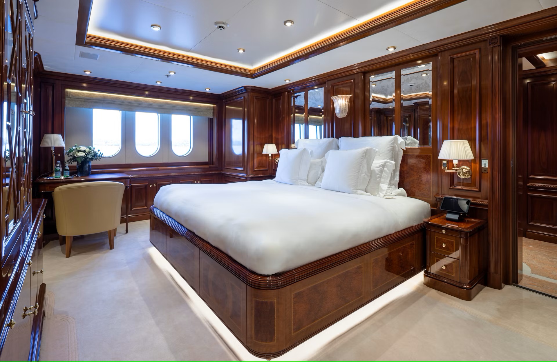 Yacht STARFIRE, Lurssen | CHARTERWORLD Luxury Superyacht Charters